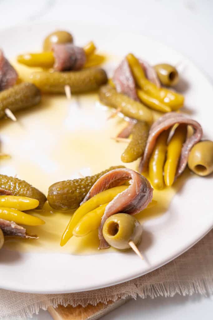Easy Spanish Gilda Recipe - Pepper, Olive, & Anchovy Skewers - Spanish ...